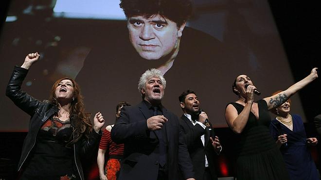 Almodóvar: «Me inspiro en las mujeres que salvaron al país de la guerra ...